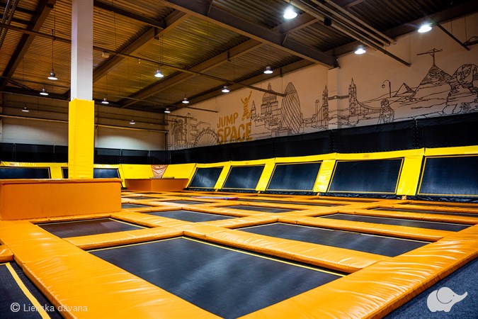 Batutu parka „Jump Space“ dāvanu karte | Lieliska dāvana